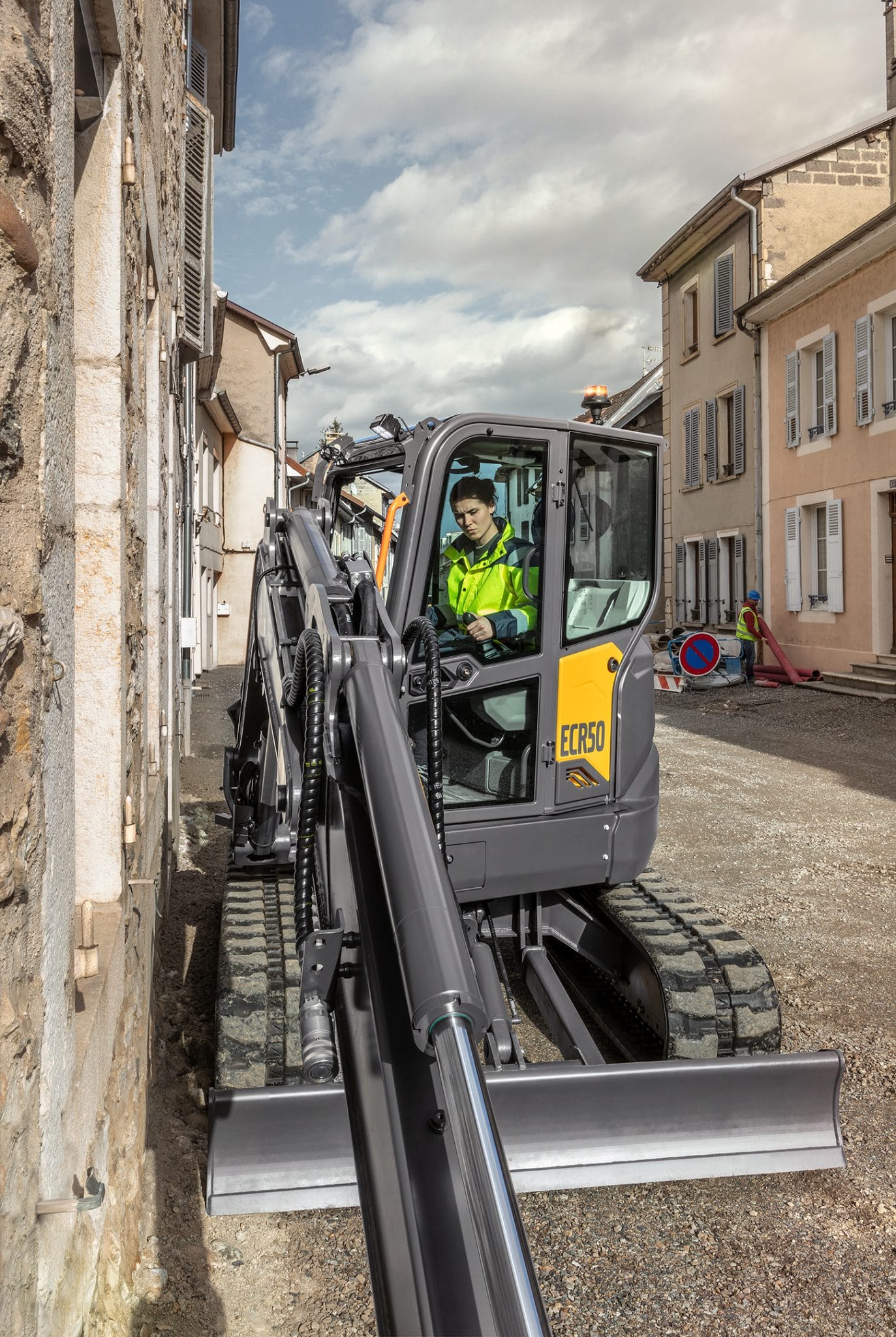 Volvo Introduces ECR50 | Outstanding Versatility | SMT GB