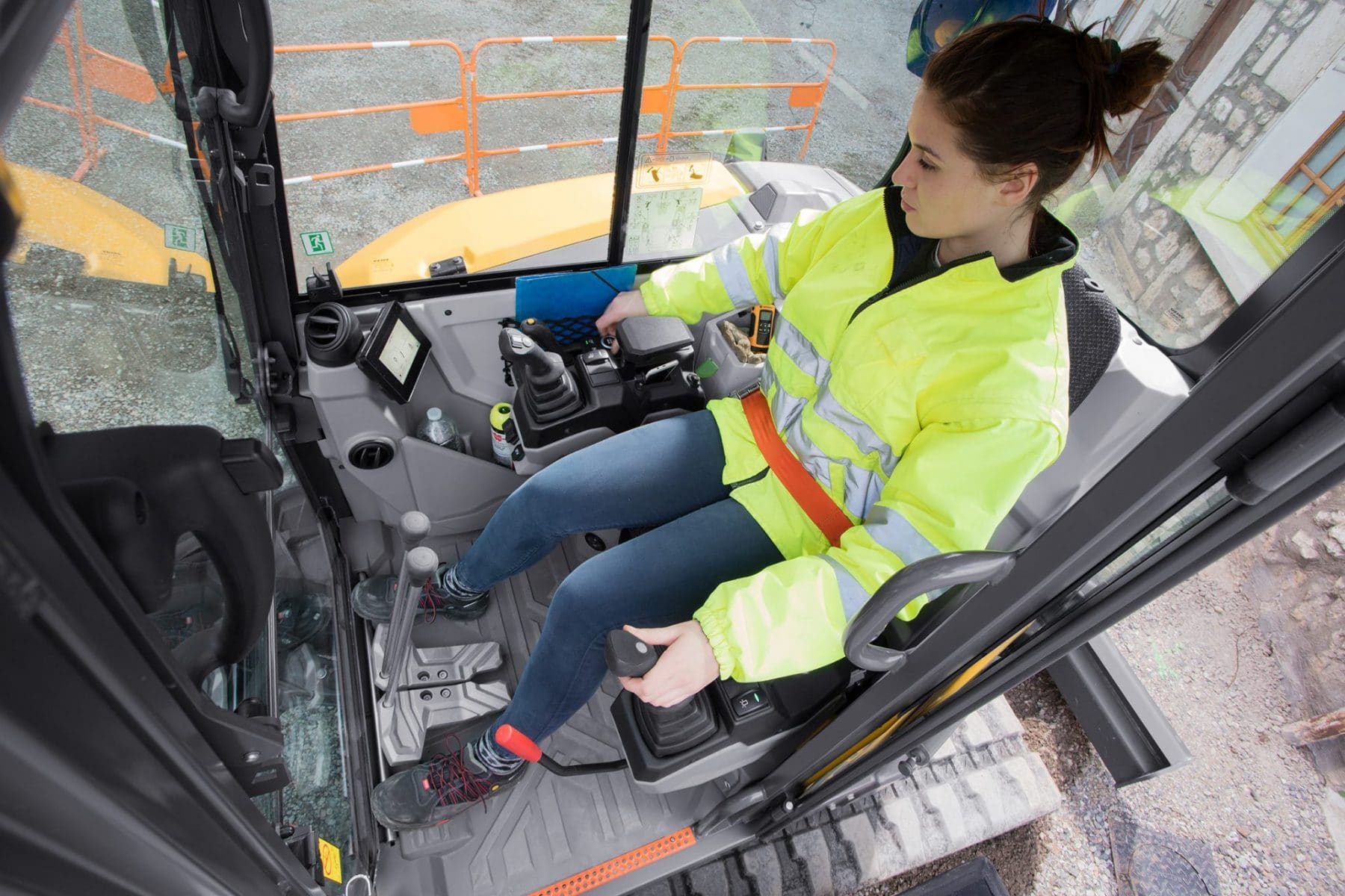 Volvo Introduces ECR50 | Outstanding Versatility | SMT GB